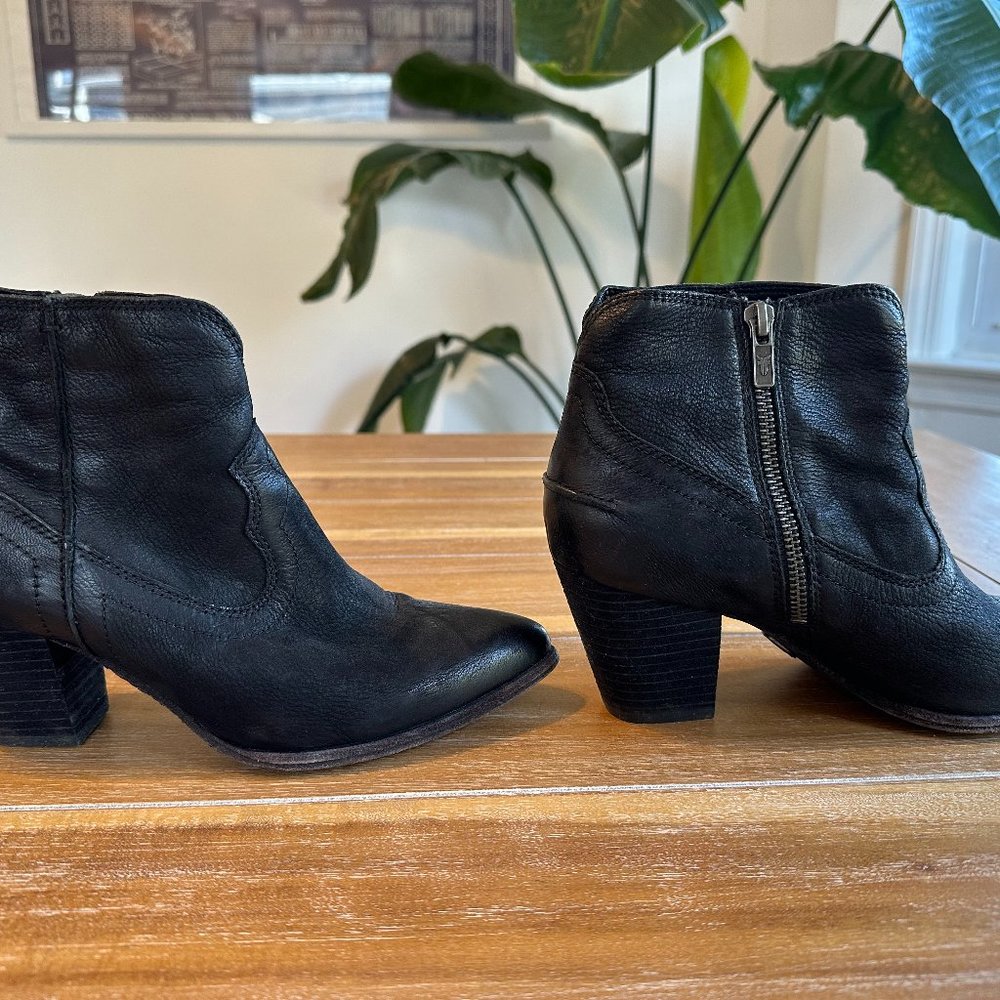 Frye Renee Seam Short Ankle Boot - Women's Size 8 - B… - Gem